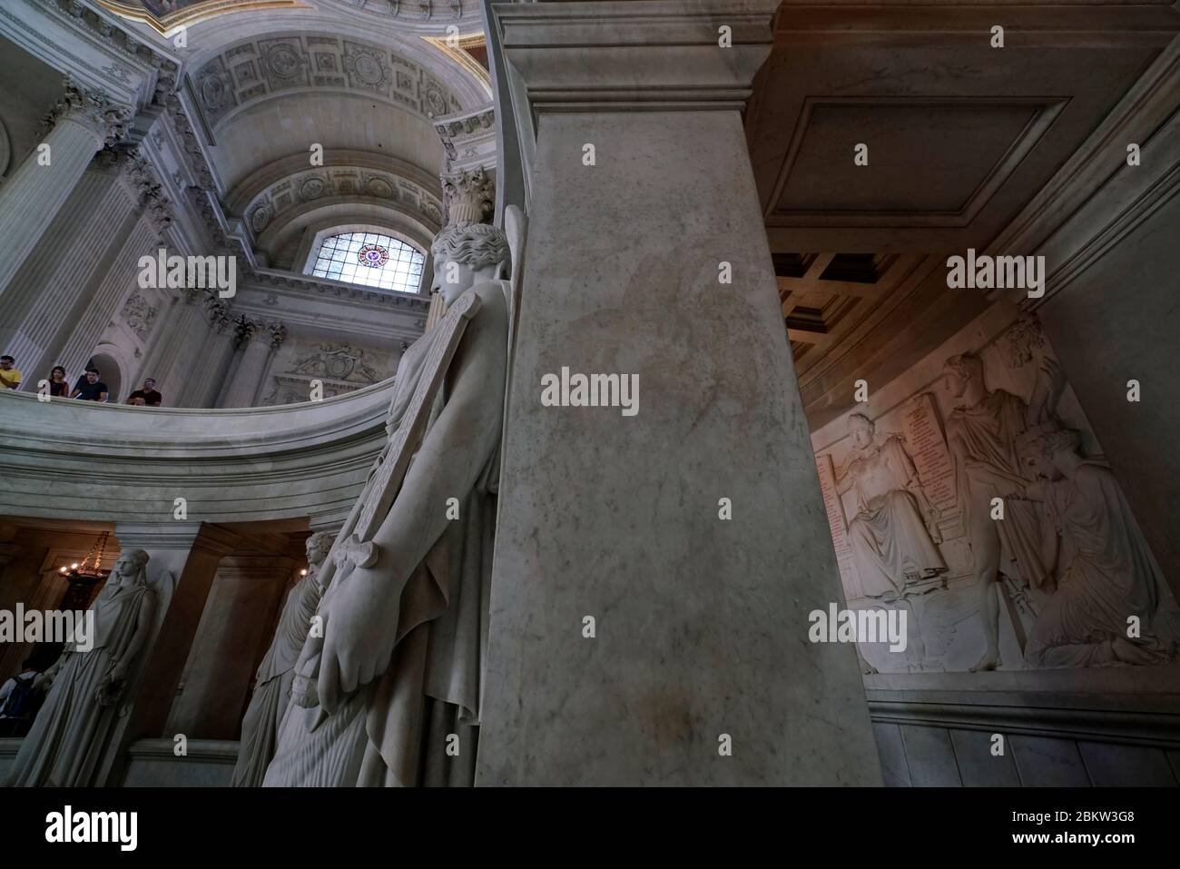 Marble Victory angel statues in the crypt of Napoleon's tomb inside of ...
