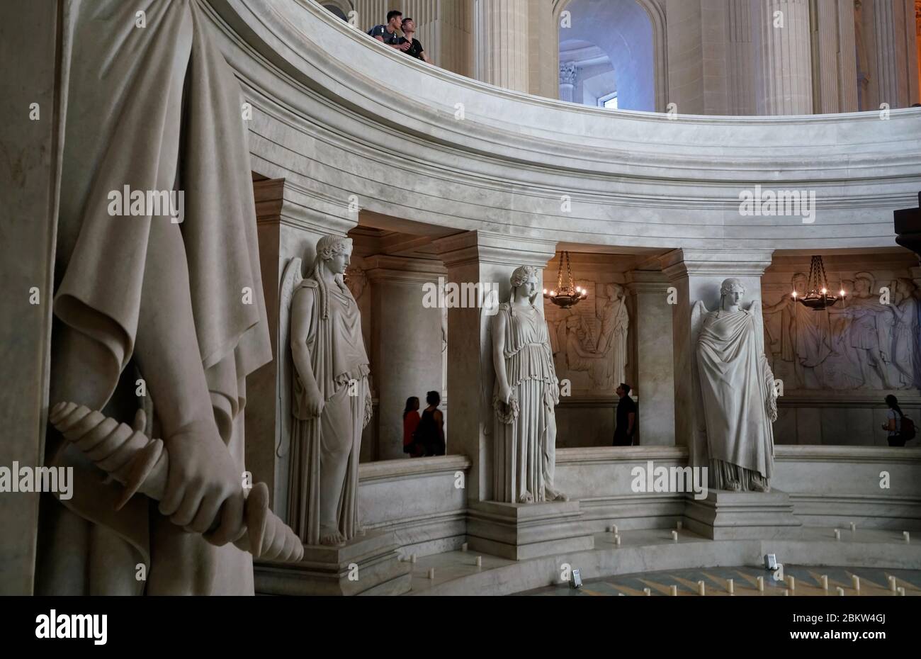 Marble Victory angel statues in the crypt of Napoleon's tomb inside of ...