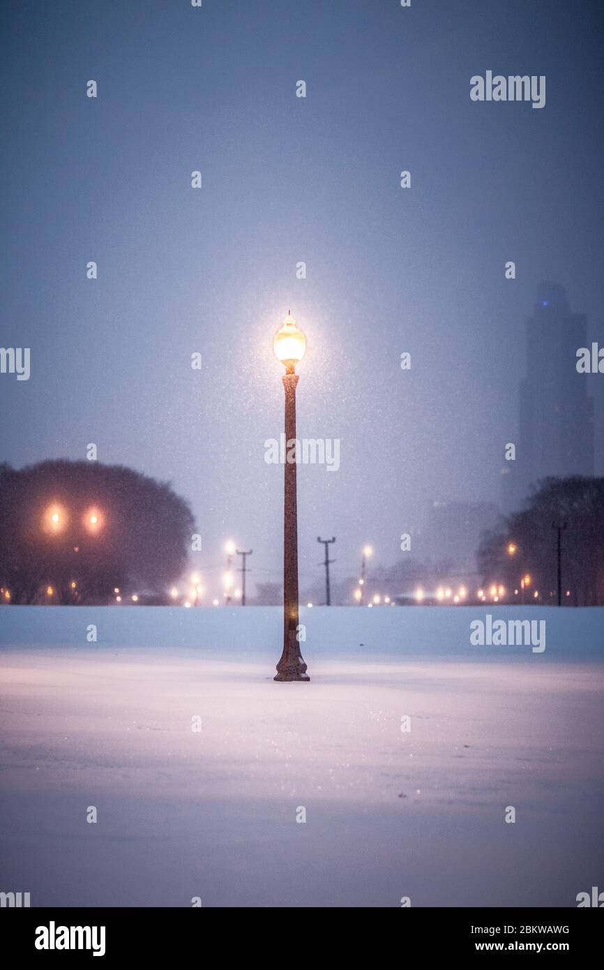 Winter lamp post and tree hi-res stock photography and images - Alamy