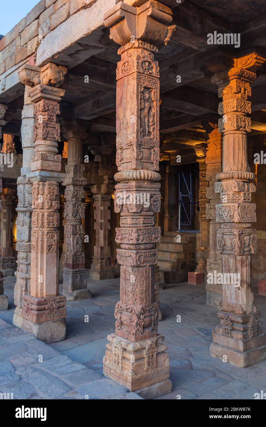 Quwwat ul-Islam Mosque, 1190s, Qutb Minar complex, Delhi, India Stock ...