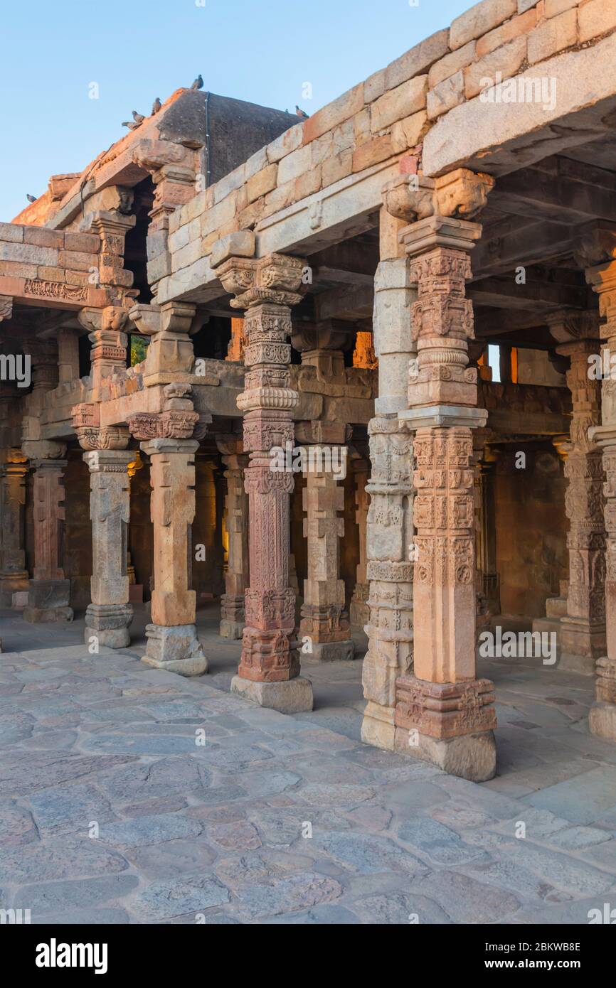Quwwat ul-Islam Mosque, 1190s, Qutb Minar complex, Delhi, India Stock ...