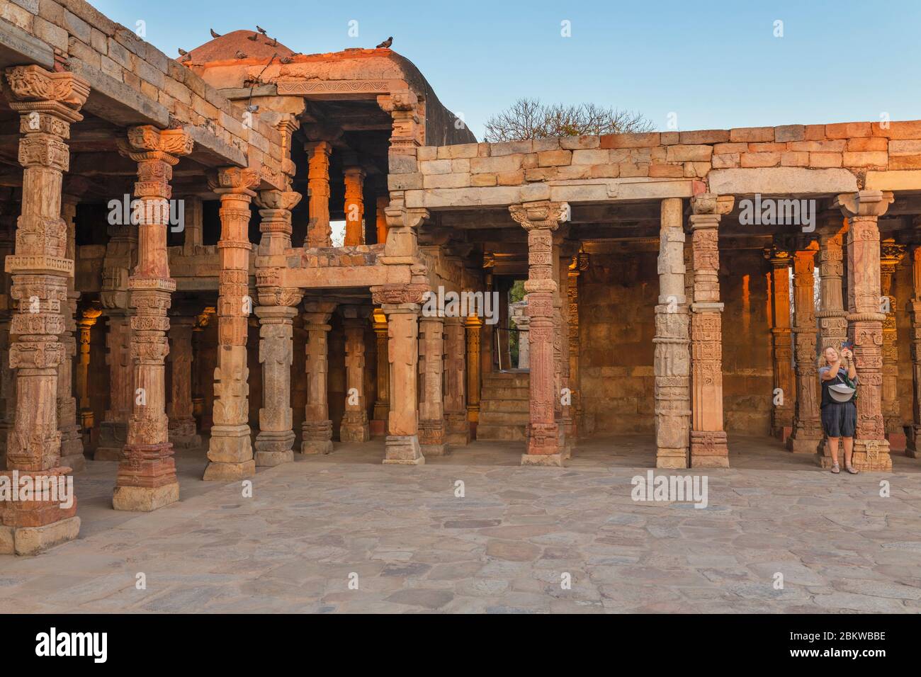 Quwwat ul-Islam Mosque, 1190s, Qutb Minar complex, Delhi, India Stock ...