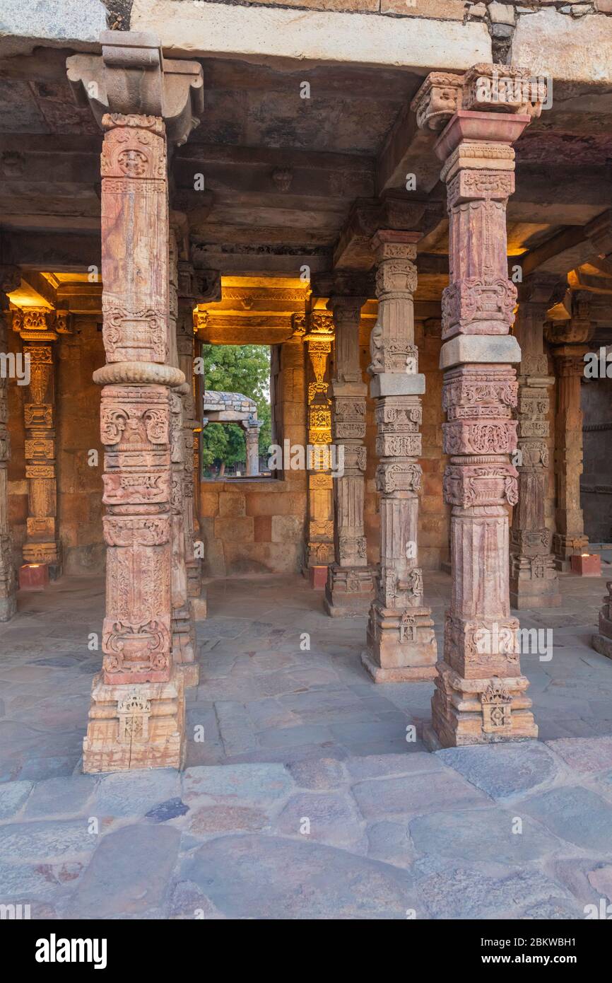 Quwwat al islam mosque delhi hi-res stock photography and images - Alamy