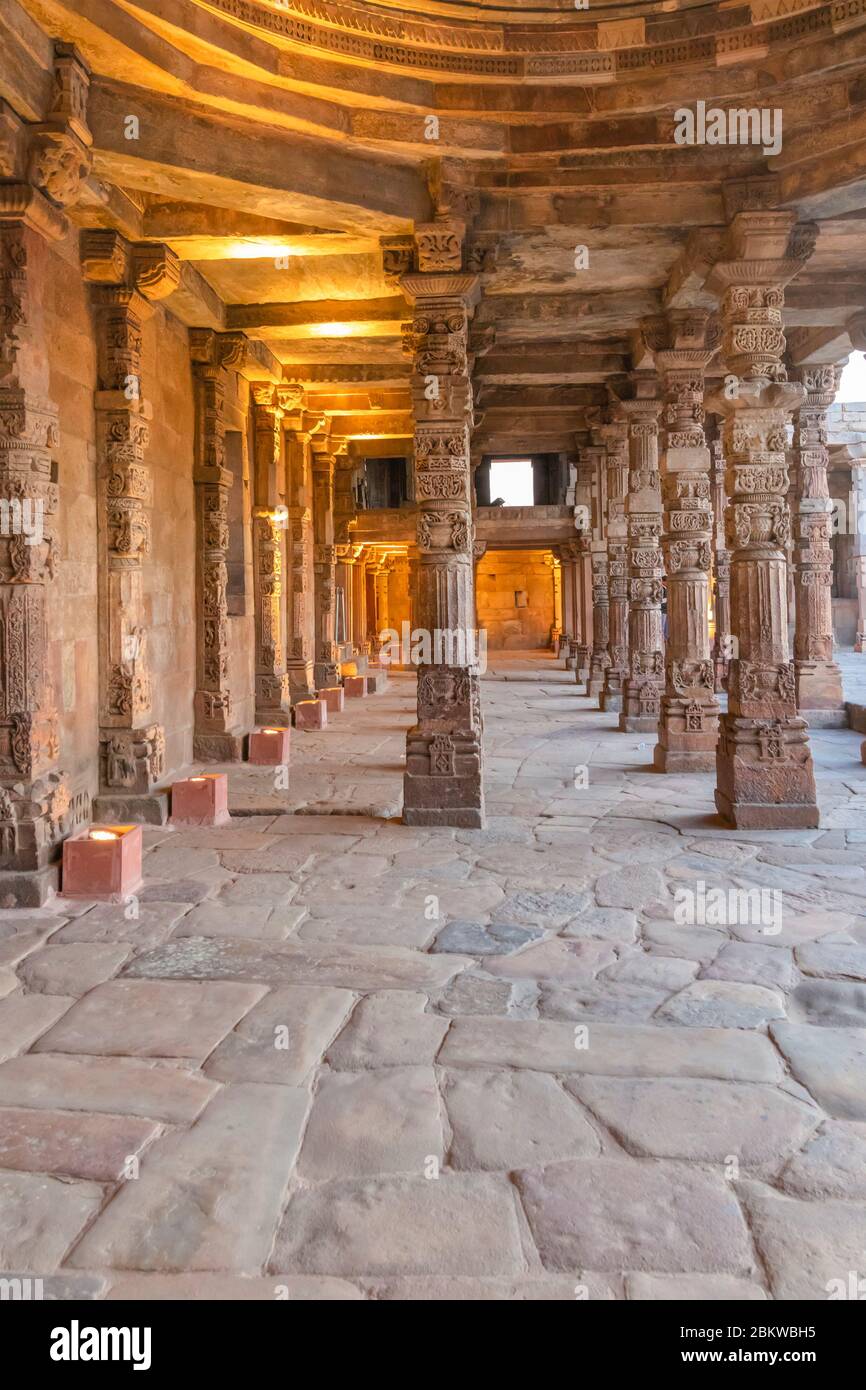 Quwwat ul-Islam Mosque, 1190s, Qutb Minar complex, Delhi, India Stock ...
