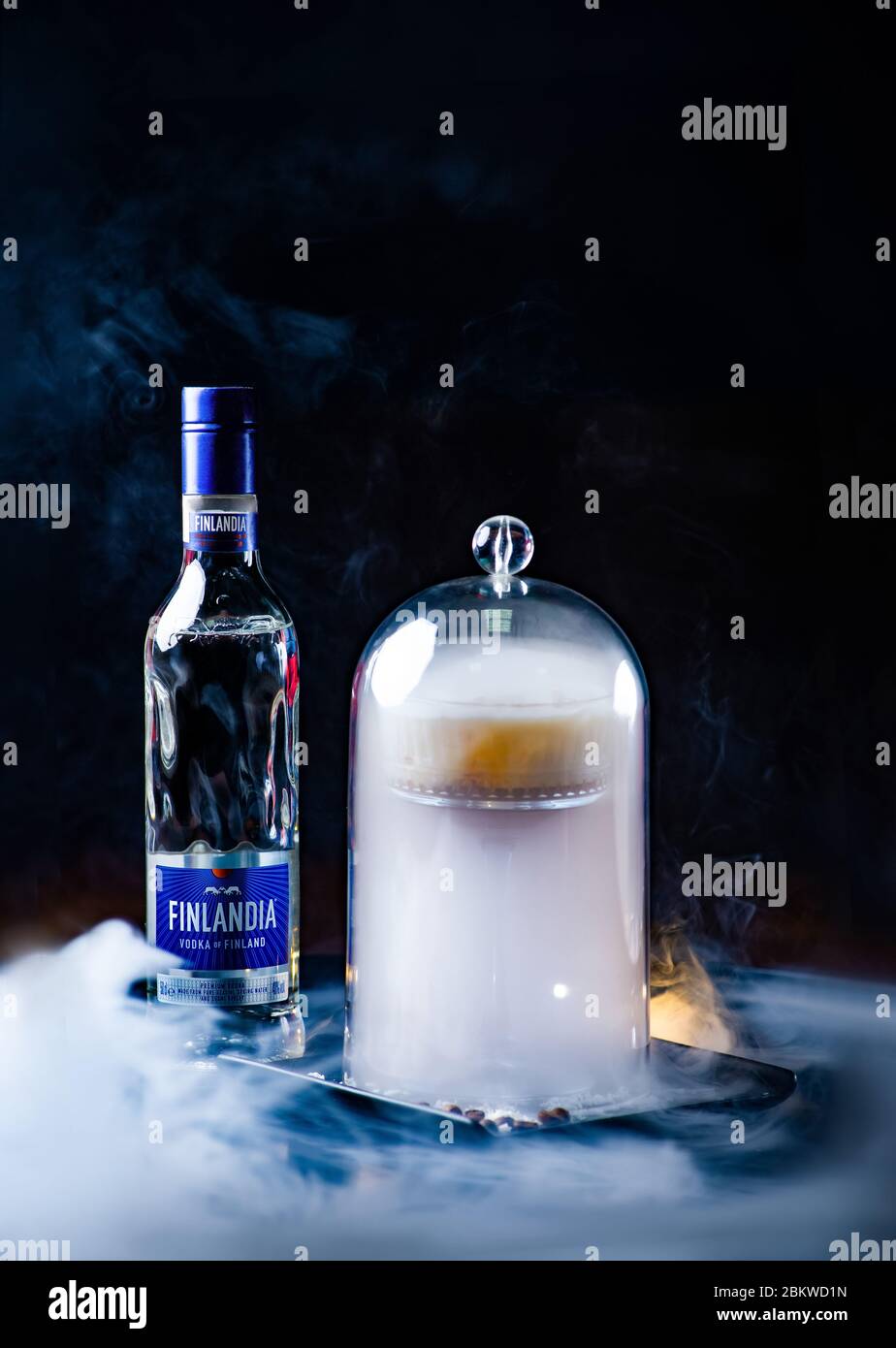 Smoke filled bar hi-res stock photography and images - Alamy
