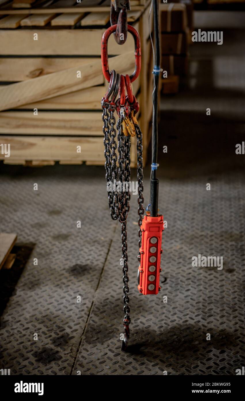 Chain hoist hi-res stock photography and images - Alamy