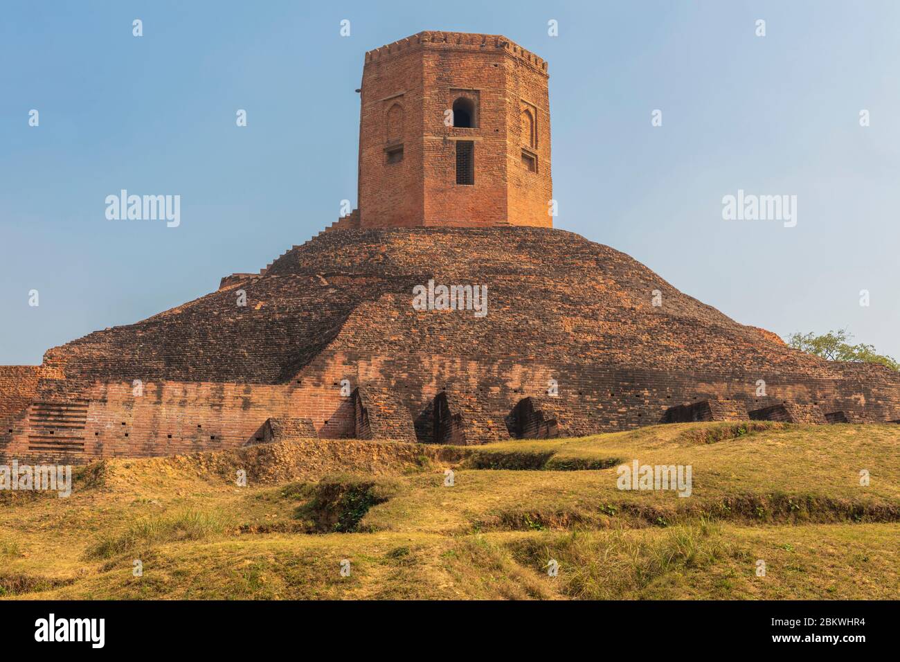 Chaukhandi stupa sarnath uttar pradesh hi-res stock photography and ...