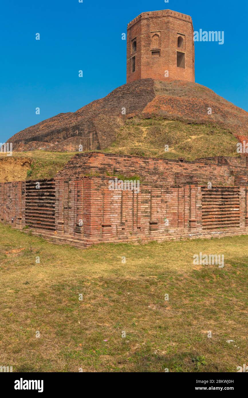 Chaukhandi Stupa, 5th century, Sarnath, Uttar Pradesh, India Stock ...