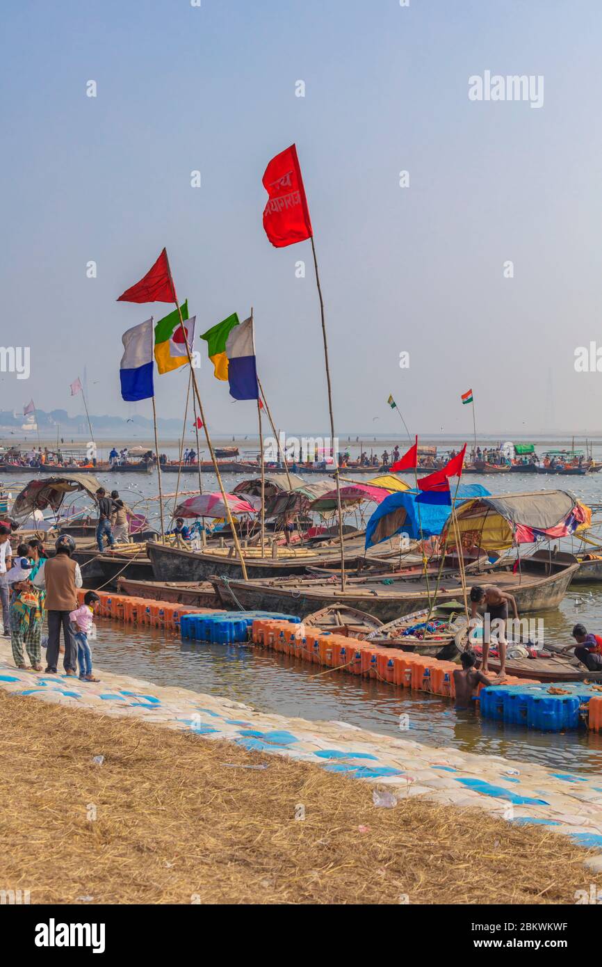 Triveni Sangam, confluence of rivers Ganga, Yamuna, Saraswati ...