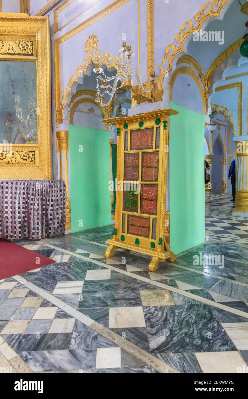 Interior imambara lucknow hi-res stock photography and images - Alamy