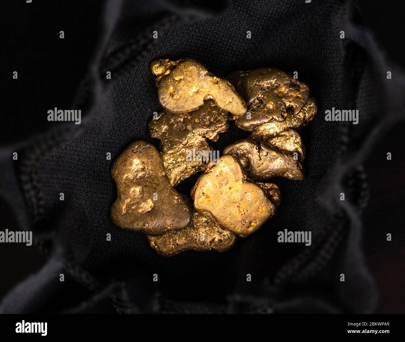 Gold nuggets hi-res stock photography and images - Alamy