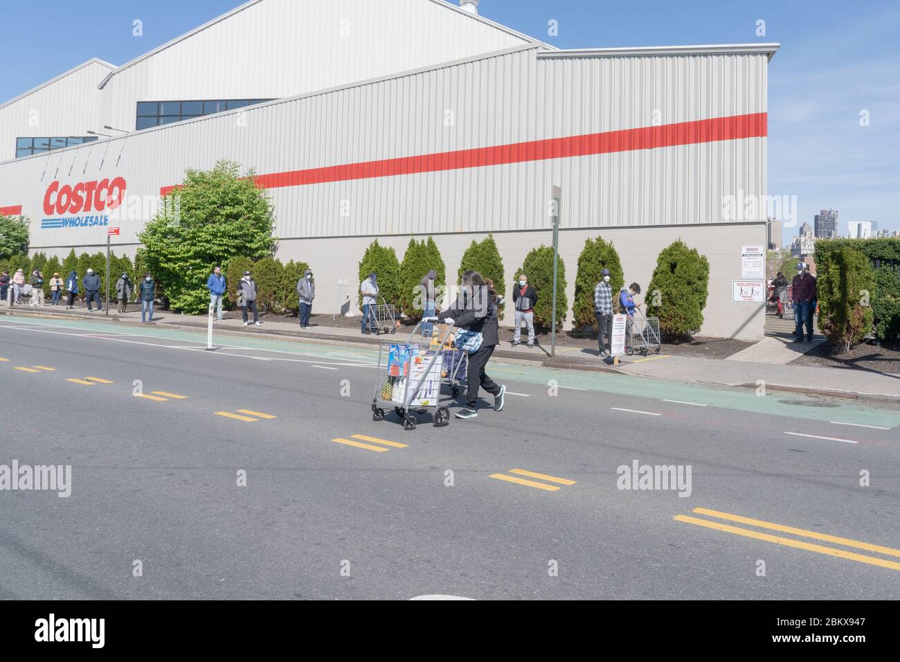Costco queue hi-res stock photography and images - Alamy