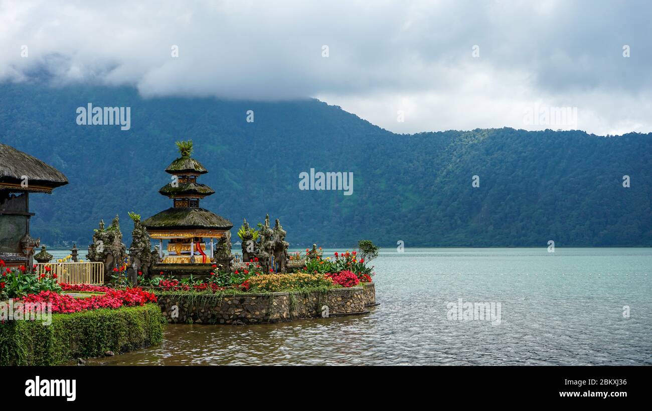 Hindu temple by the lake Stock Photo - Alamy