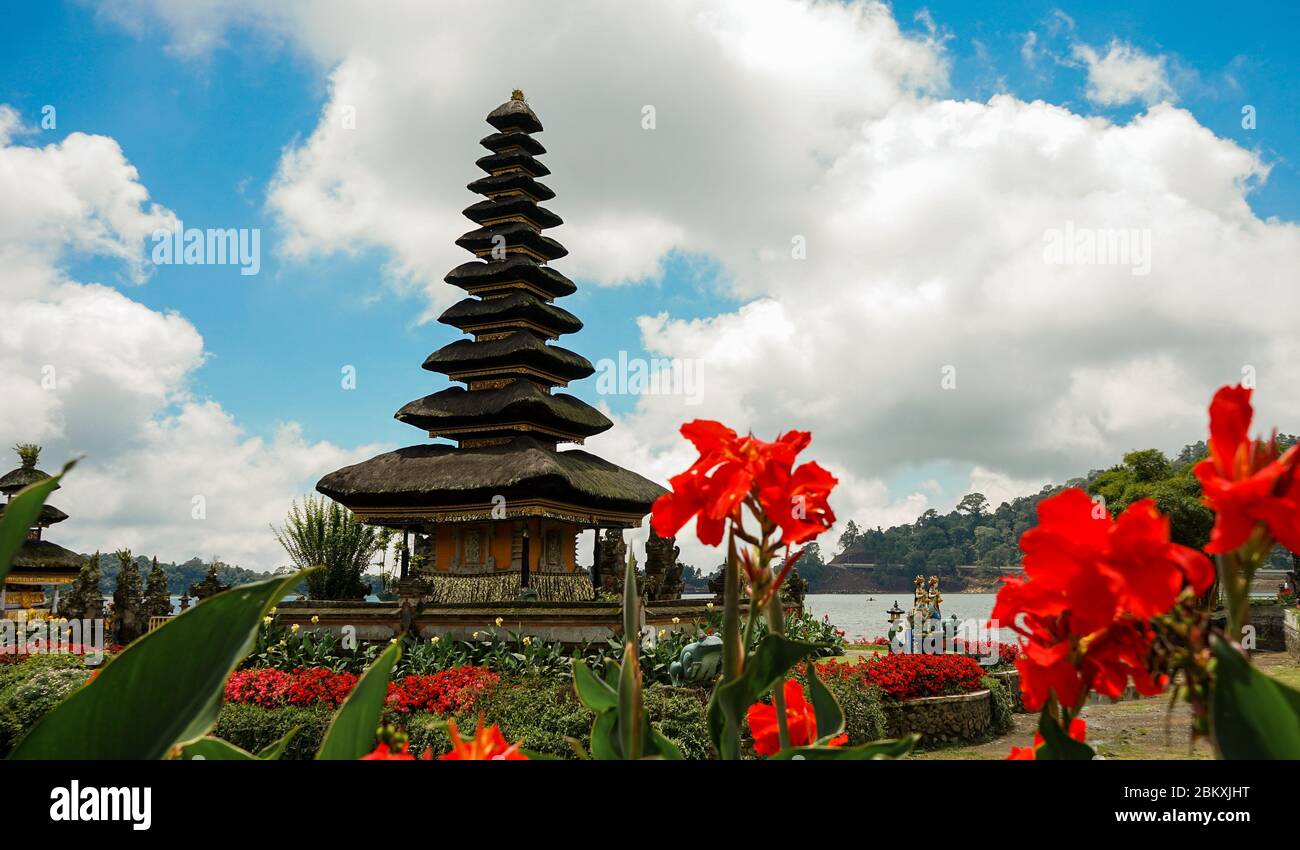 Hindu temple by the lake Stock Photo - Alamy