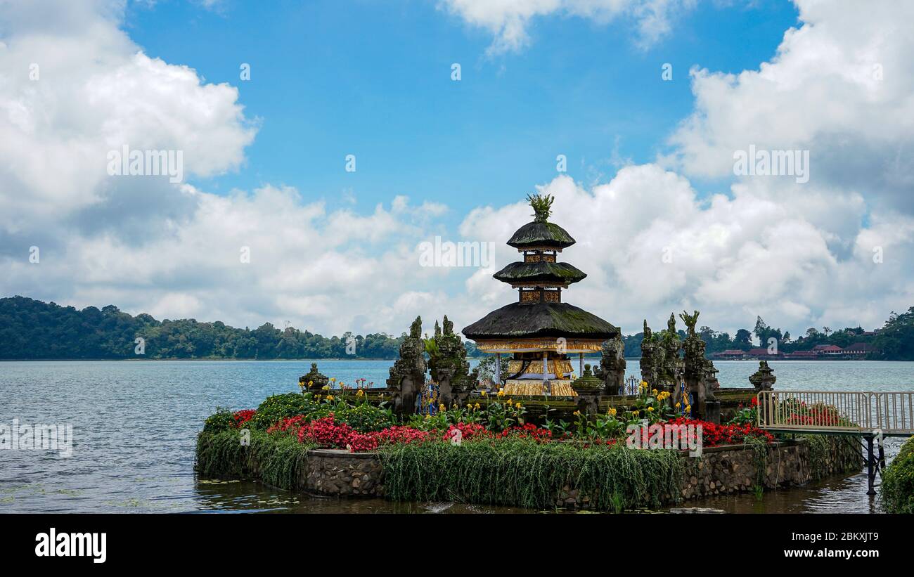 Hindu temple by the lake Stock Photo - Alamy