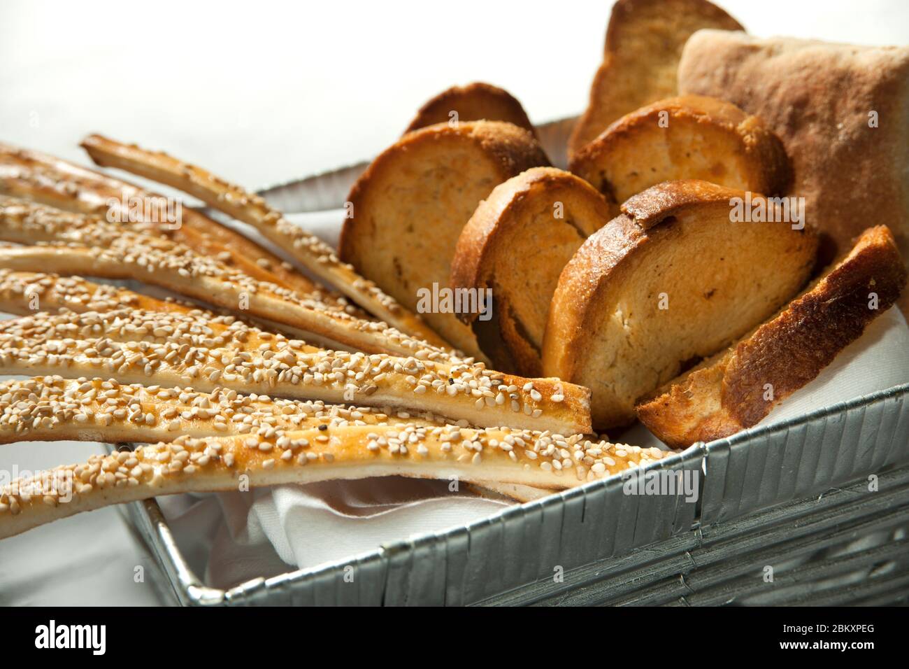 Restaurant bread basket hi-res stock photography and images - Alamy