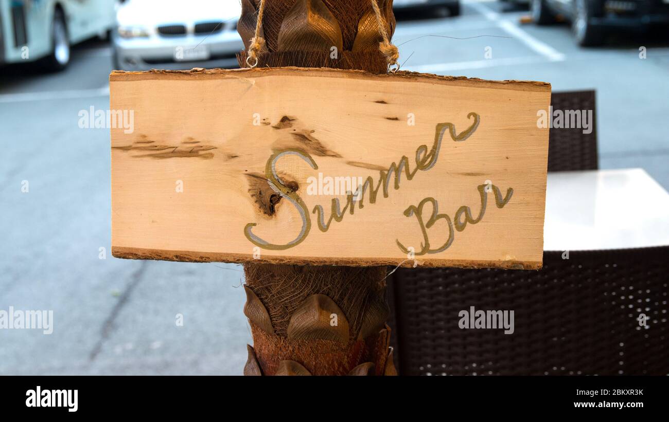 Tree signboard hi-res stock photography and images - Alamy