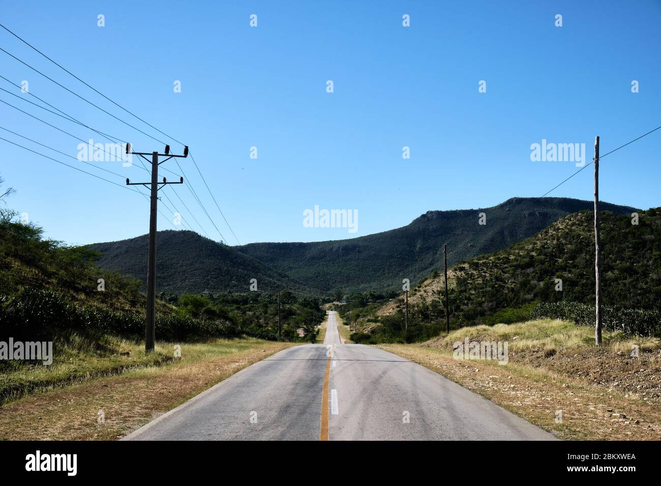 Asphalt straight road traffic cars hi-res stock photography and images ...