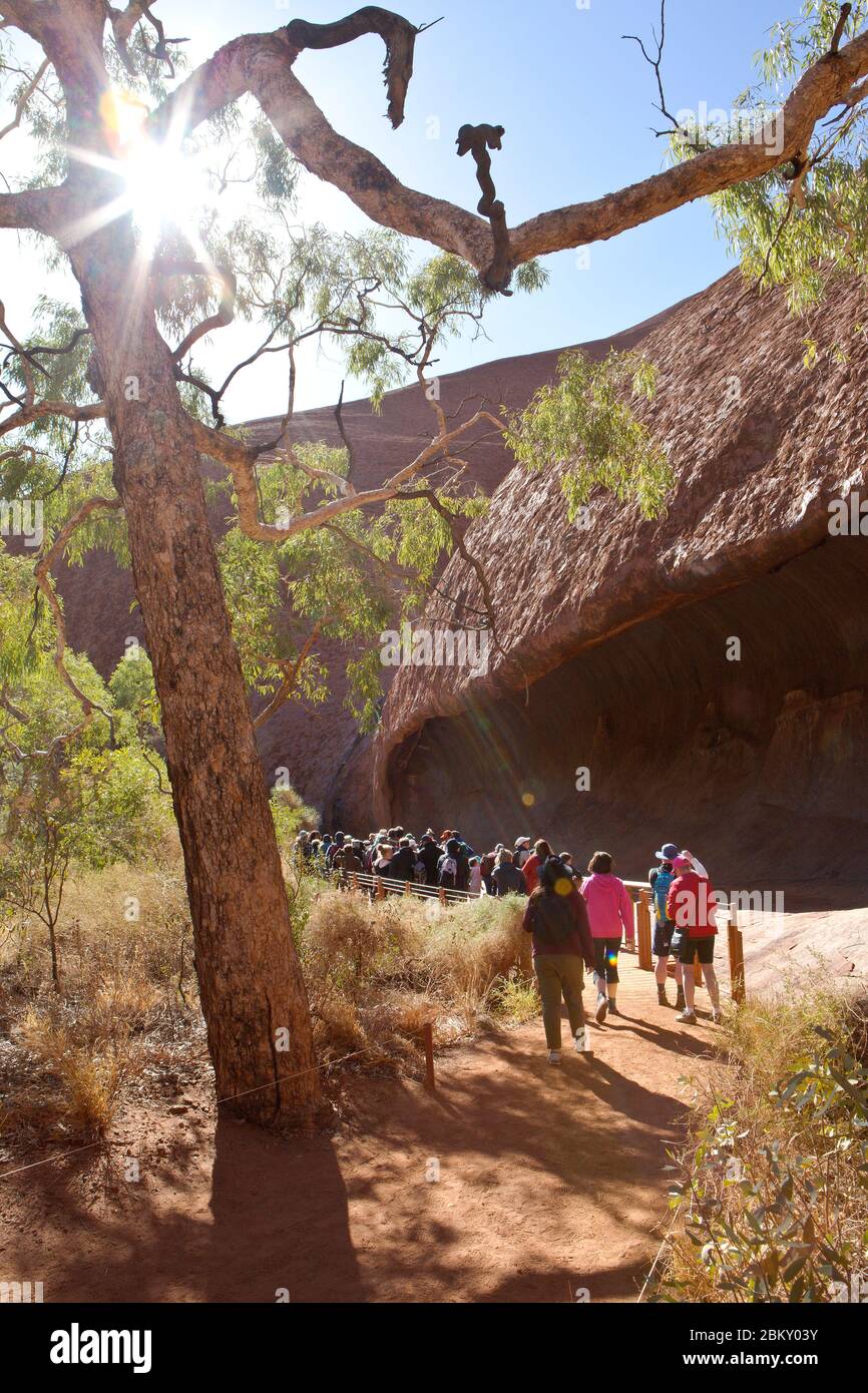 Mala Walk around the foot of Uluru, Northern Territory, Australia Stock ...
