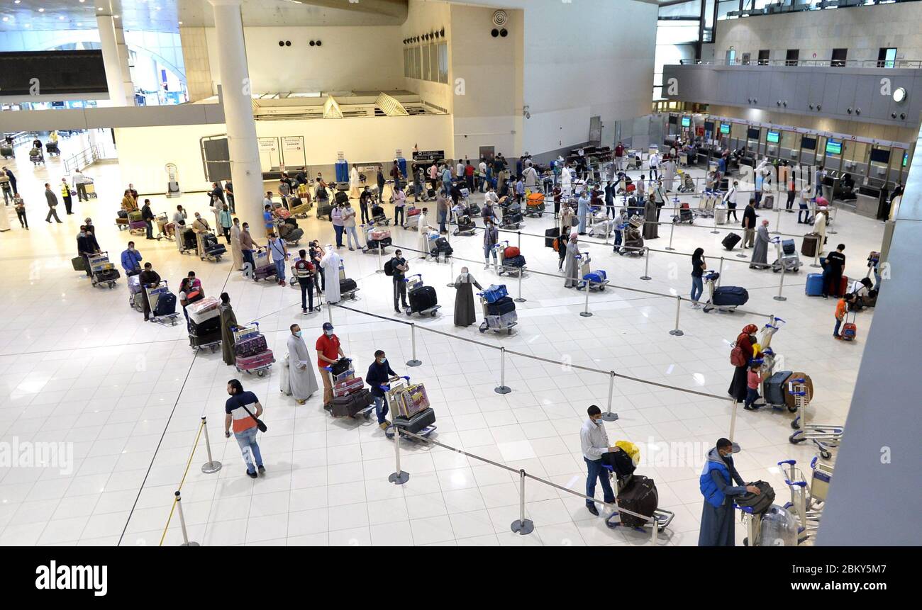 Farwaniya Governorate, Kuwait. 5th May, 2020. Egyptian passengers are ...