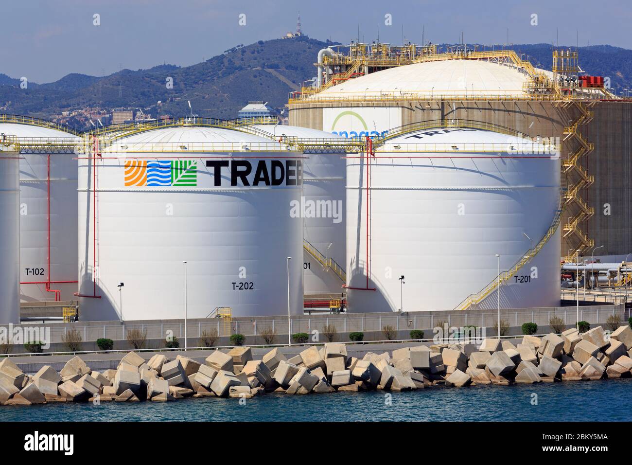 Gas storage tanks hi-res stock photography and images - Alamy