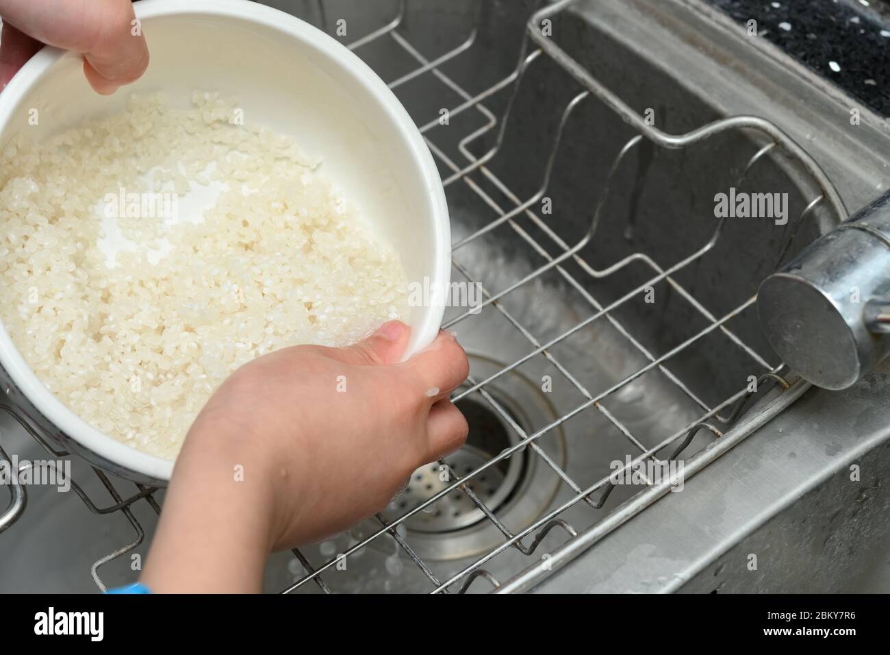 Asian family at kitchen sink hi-res stock photography and images - Alamy
