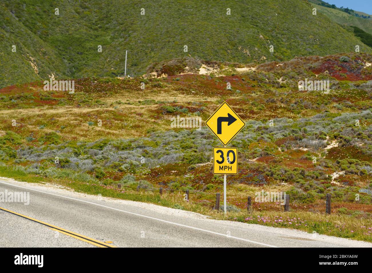 30 mph road sign. Scenic California State Rout 1 Stock Photo - Alamy