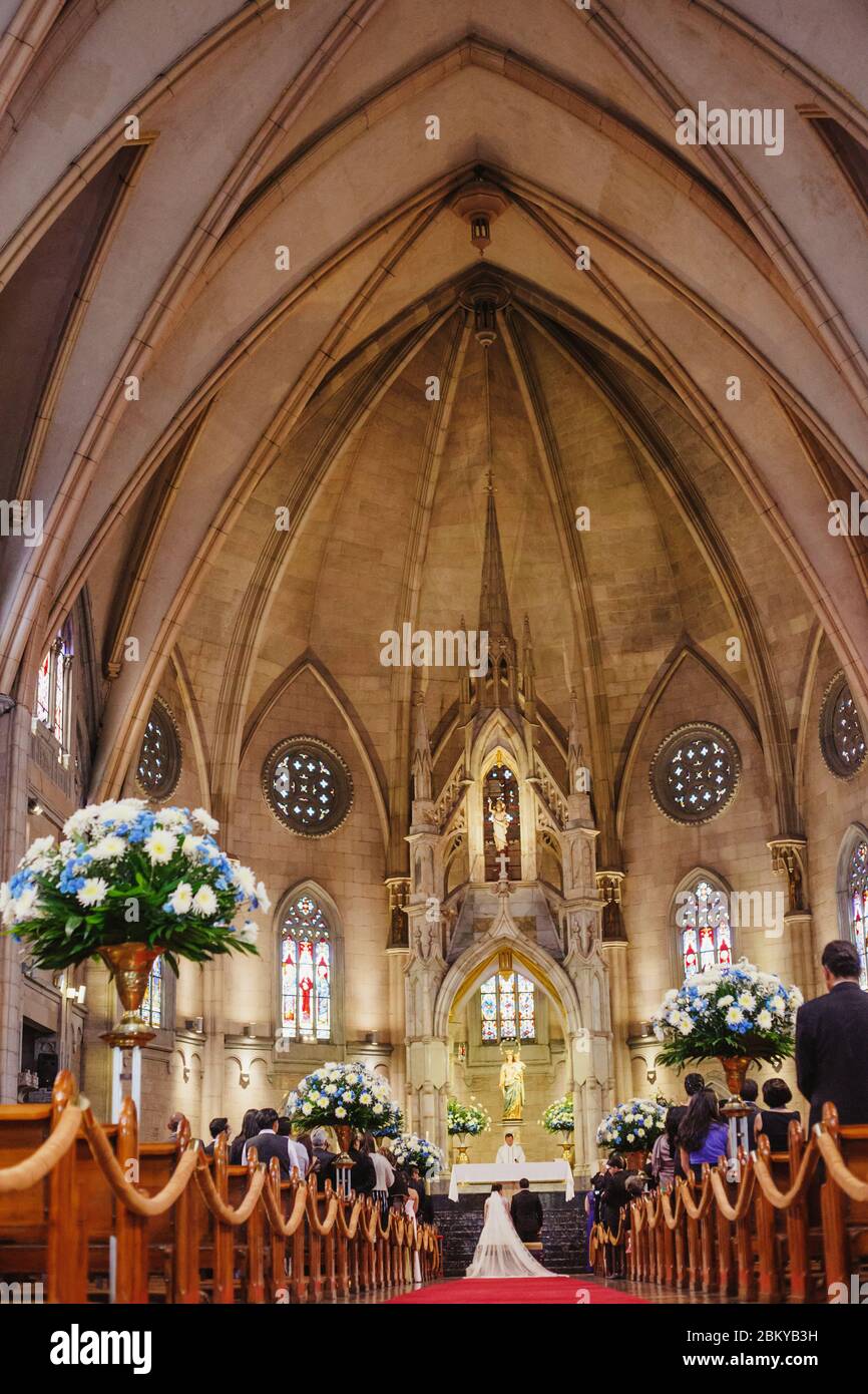 couple getting married in a beautiful gothic church Stock Photo - Alamy