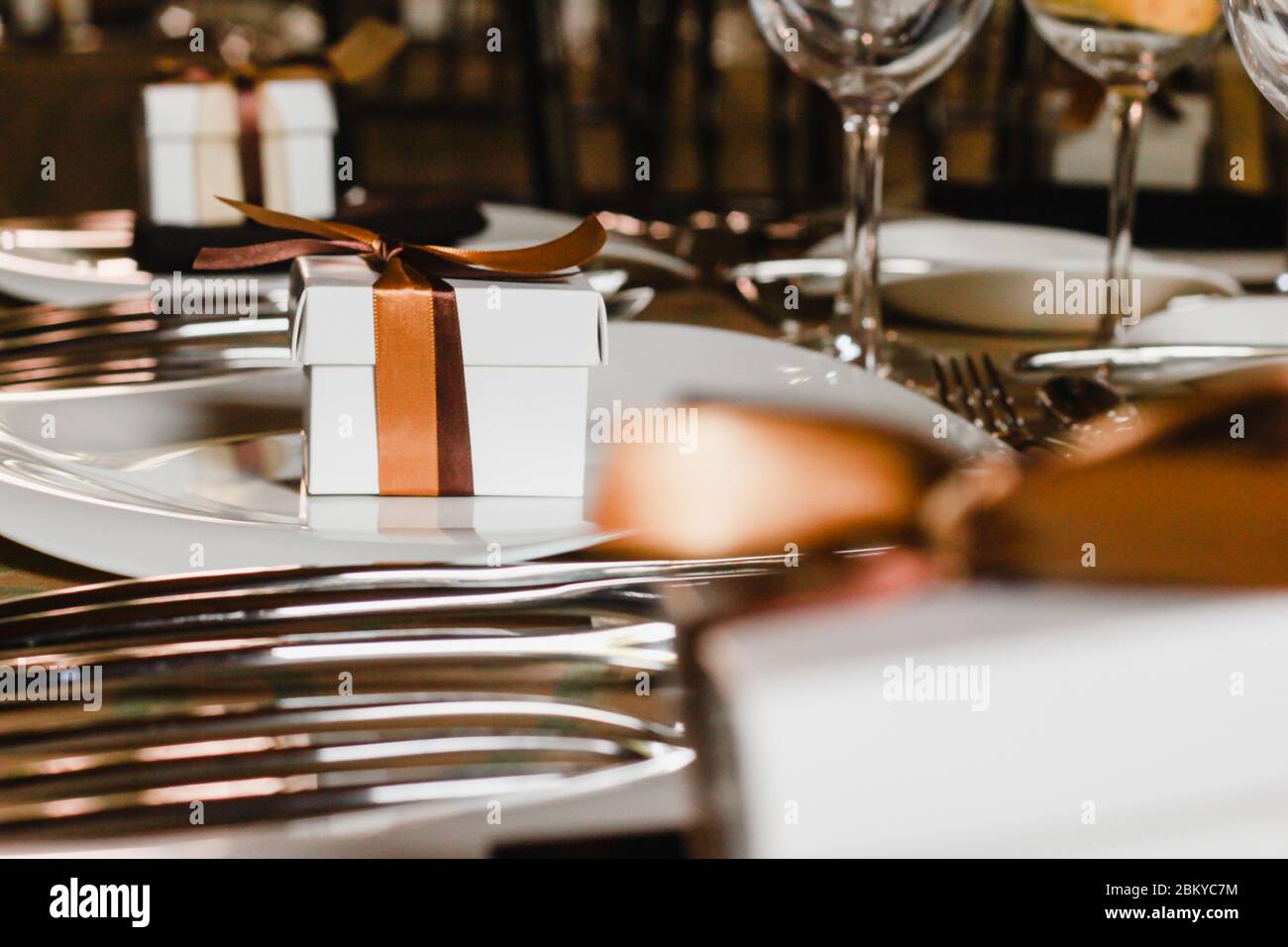 Floral arrangement box table hi-res stock photography and images - Alamy