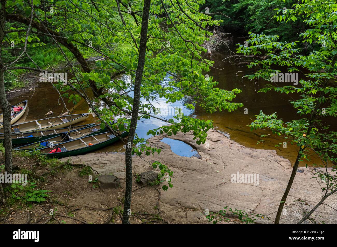 Canopy boat hi-res stock photography and images - Alamy