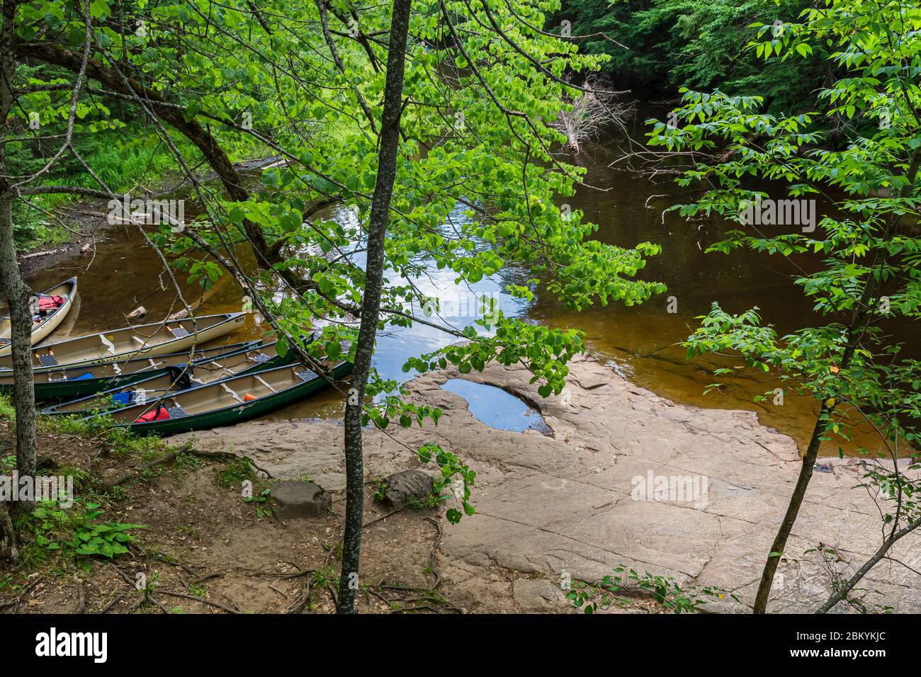 Canopy boat hi-res stock photography and images - Alamy