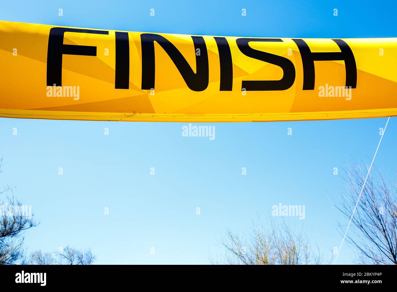 Running race start banner hi-res stock photography and images - Alamy