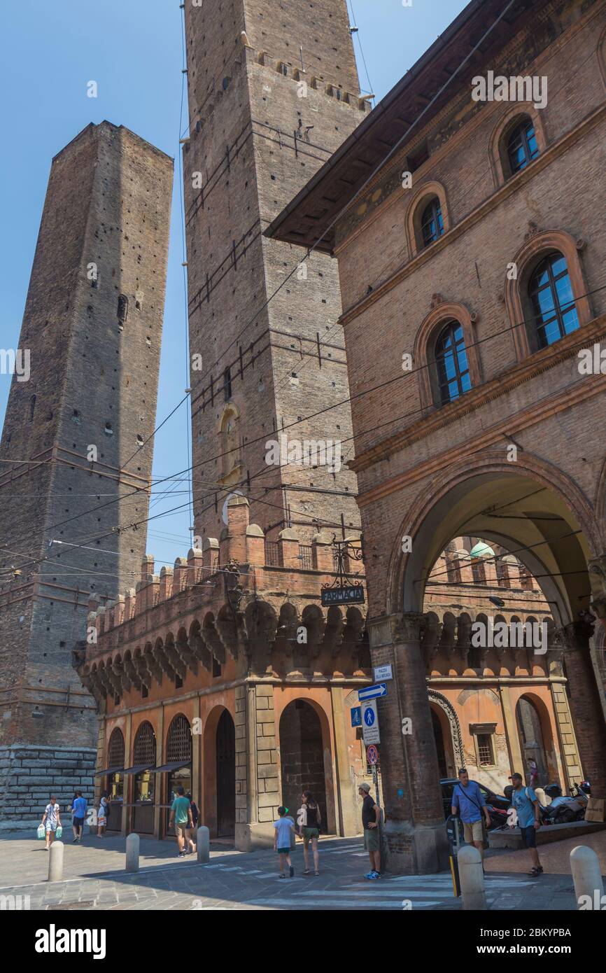 Asinelli tower hi-res stock photography and images - Alamy