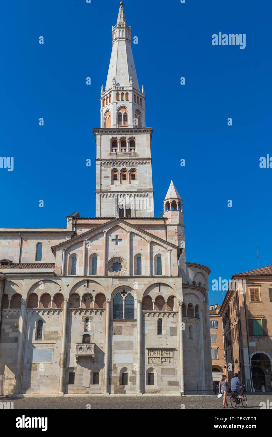 Modena cathedral and Ghirlandina tower, Modena, Emilia-Romagna, Italy ...
