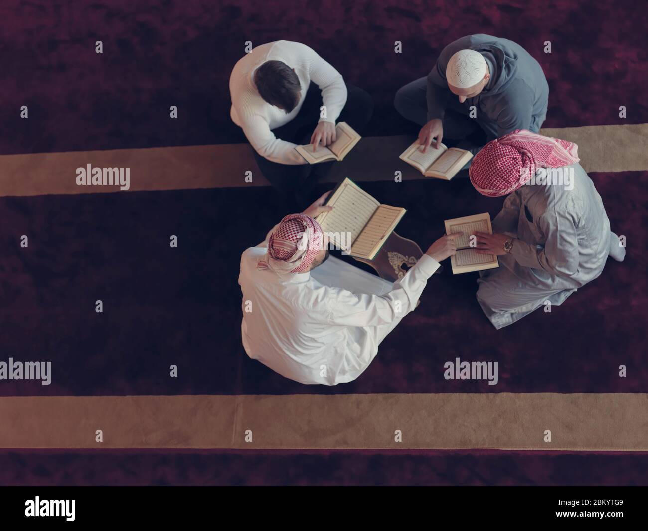 Children pray in classroom hi-res stock photography and images - Alamy