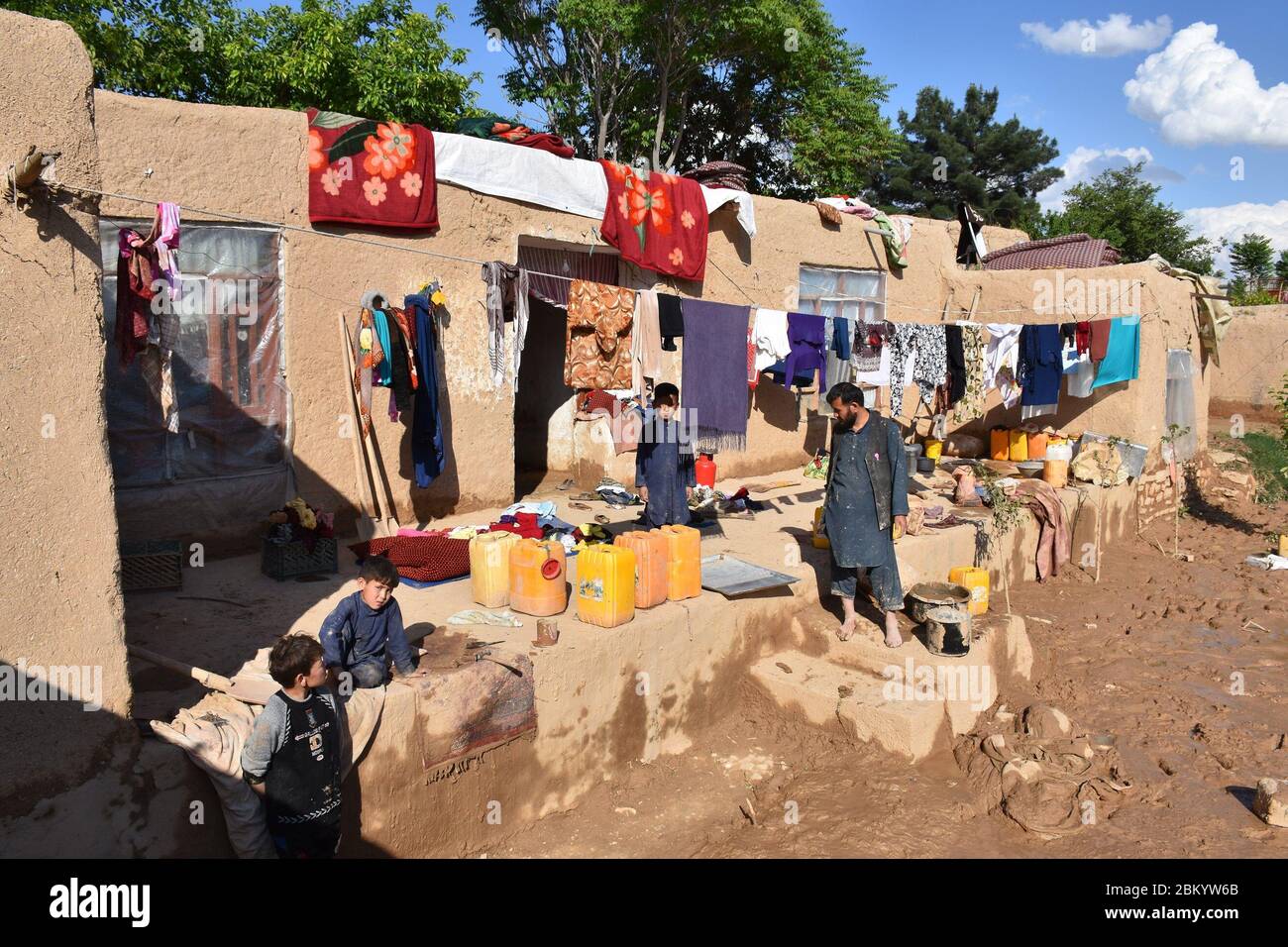 Aybak, Afghanistan. 5th May, 2020. Local people air their belongings ...