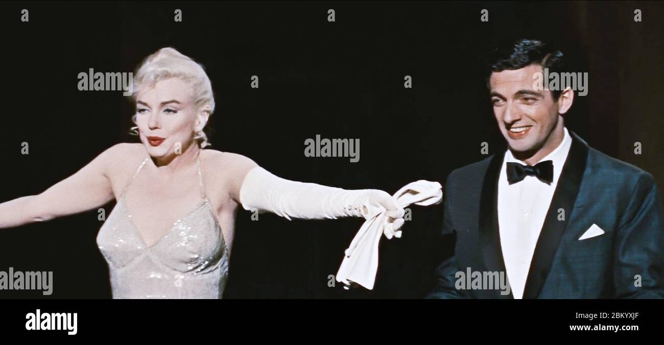 USA. Marilyn Monroe and Frankie Vaughan in a scene from the ©Twentieth ...