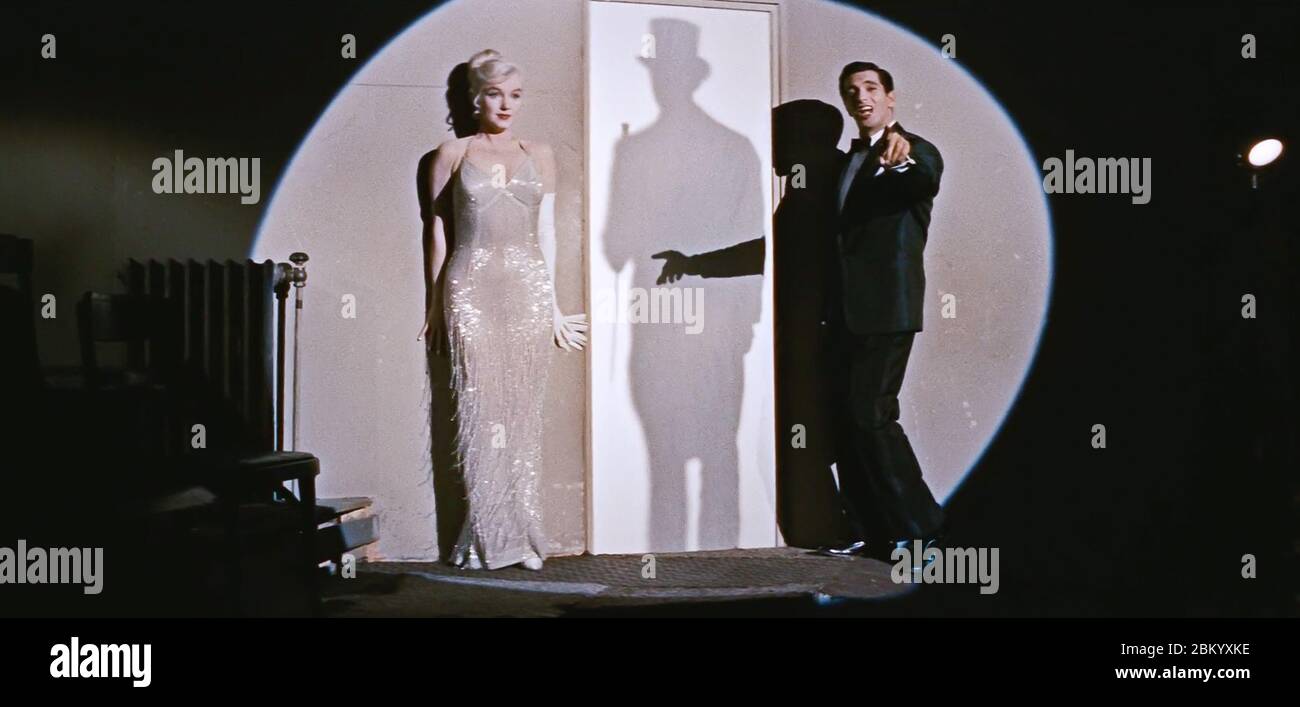 USA. Marilyn Monroe and Frankie Vaughan in a scene from the ©Twentieth ...