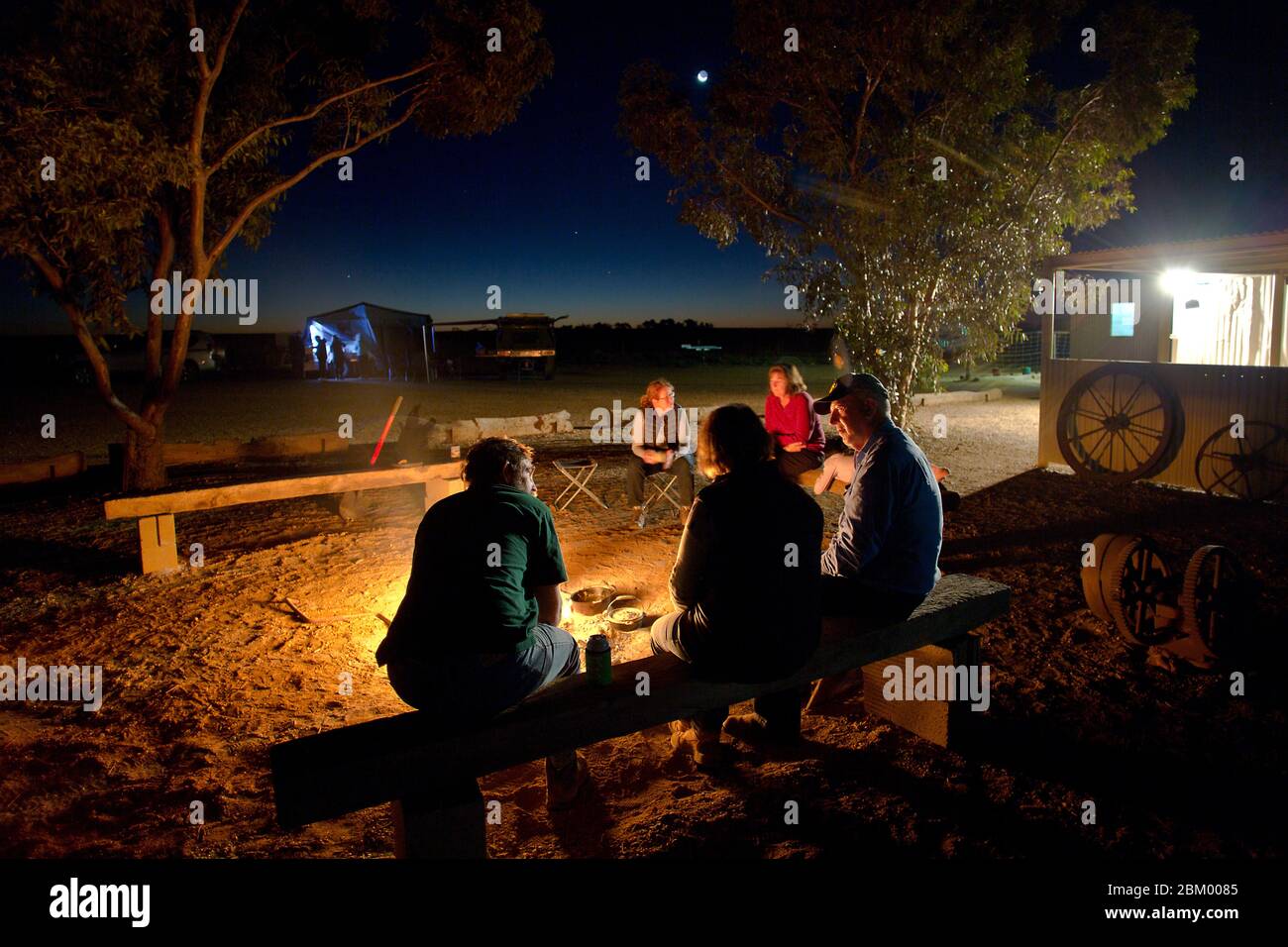Campfire outback australia hi-res stock photography and images - Alamy