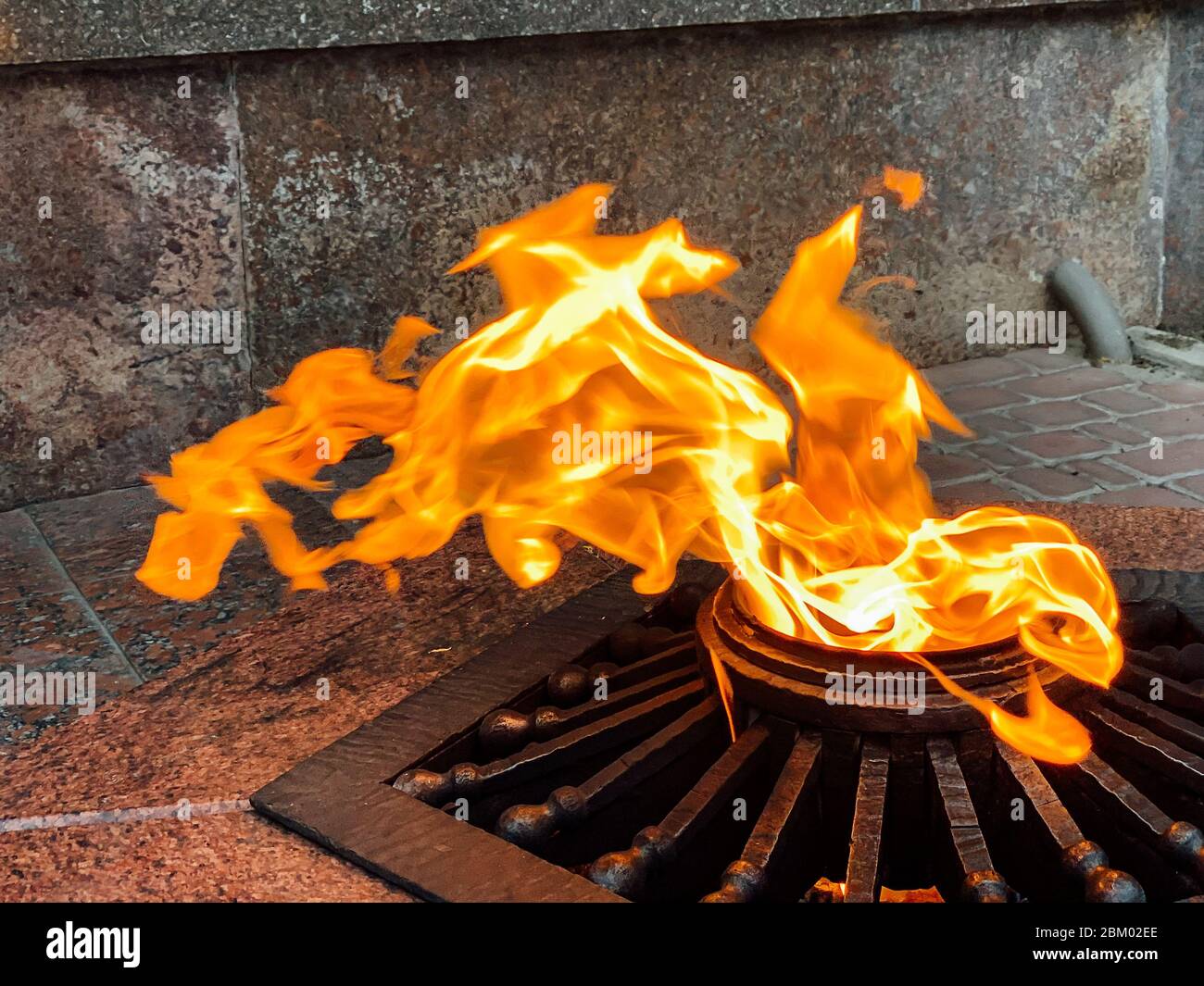 burning gas red fire memorial memory forever Stock Photo - Alamy
