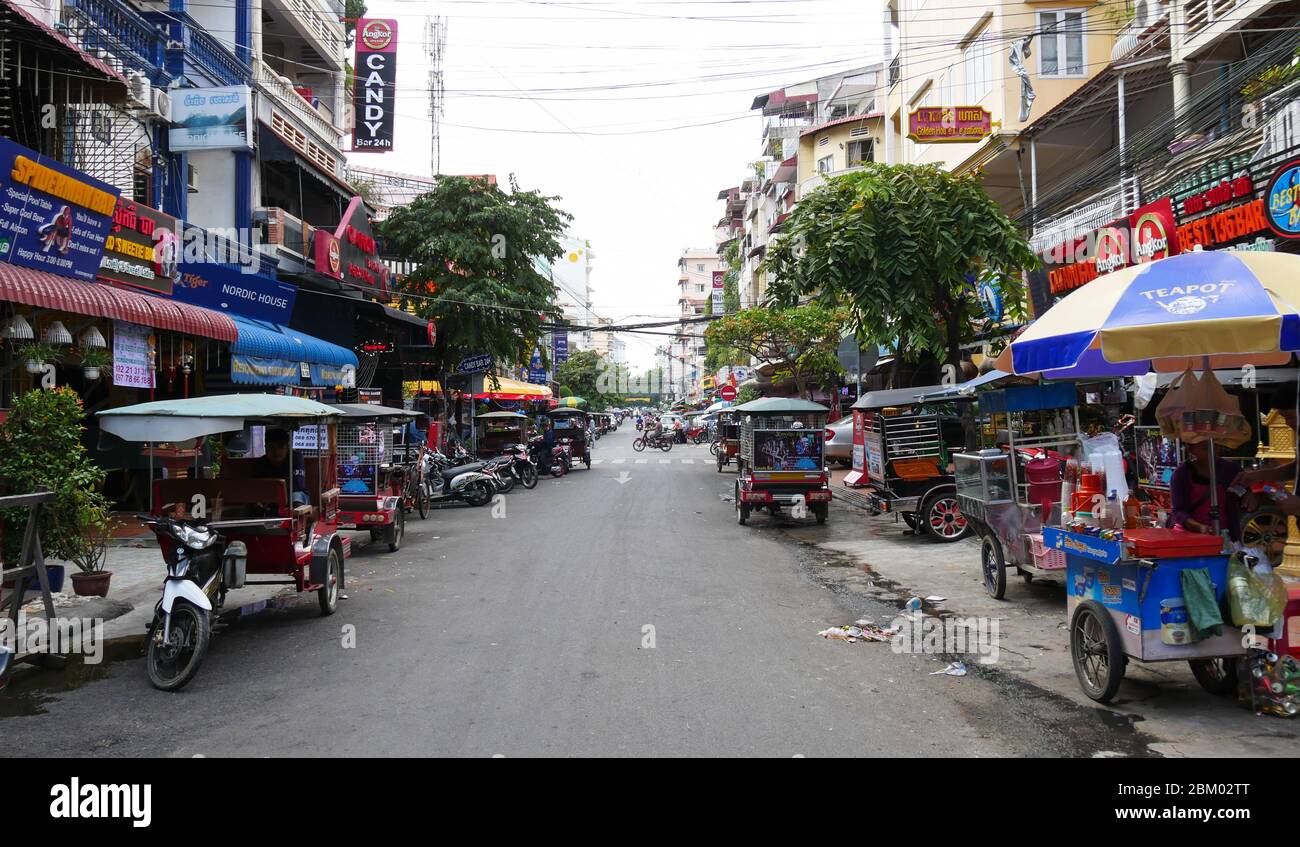 Central street in the Cambodian capital Nom Pen Stock Photo - Alamy