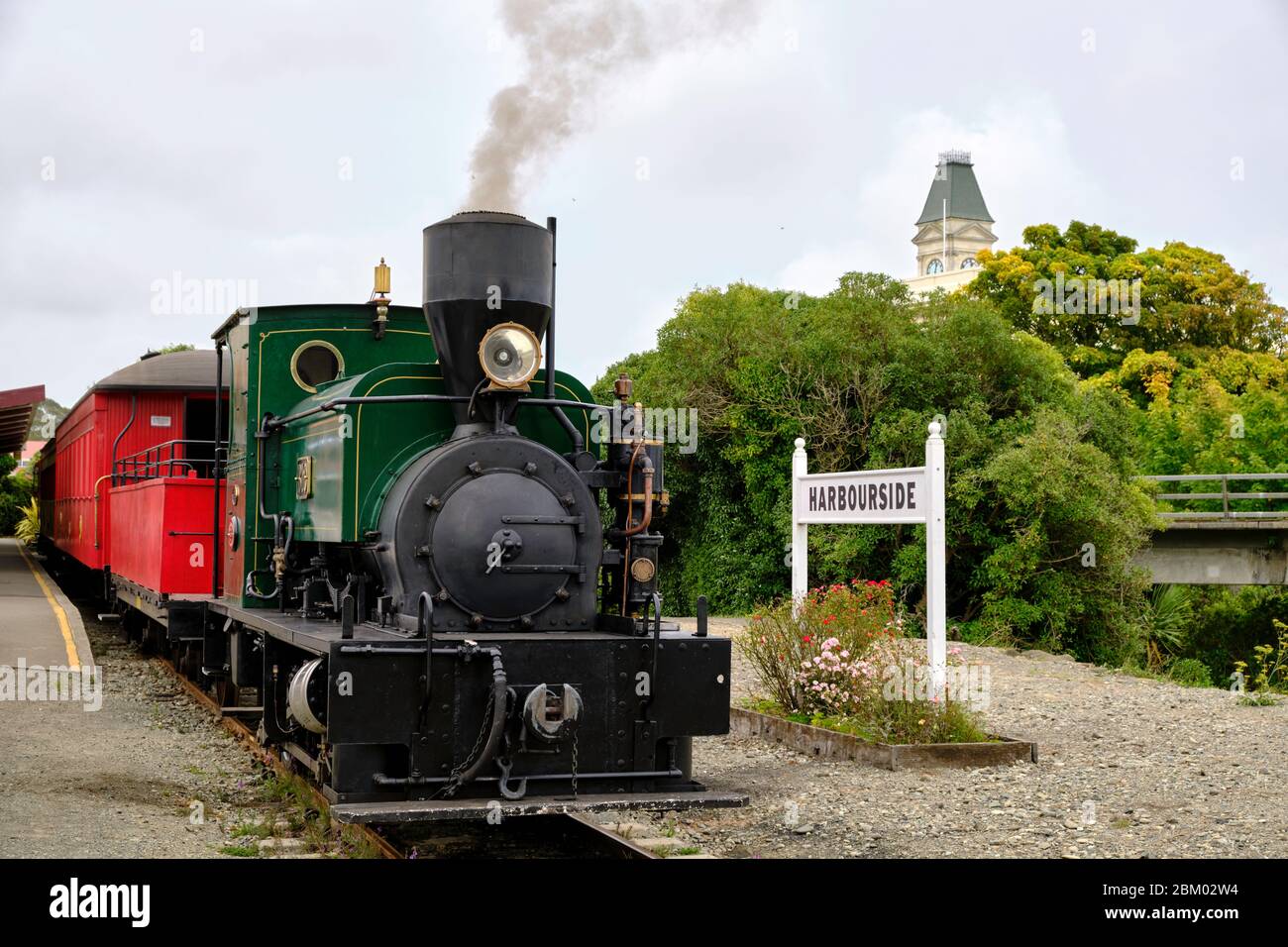 Steam train about to depart on a sightseeing tour from Oamaru station ...