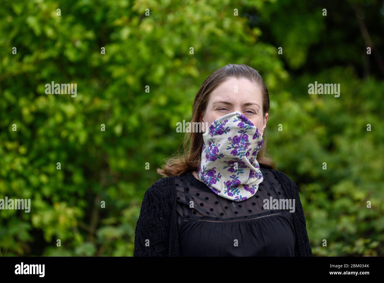 Young women wearing homemade face mask Stock Photo - Alamy