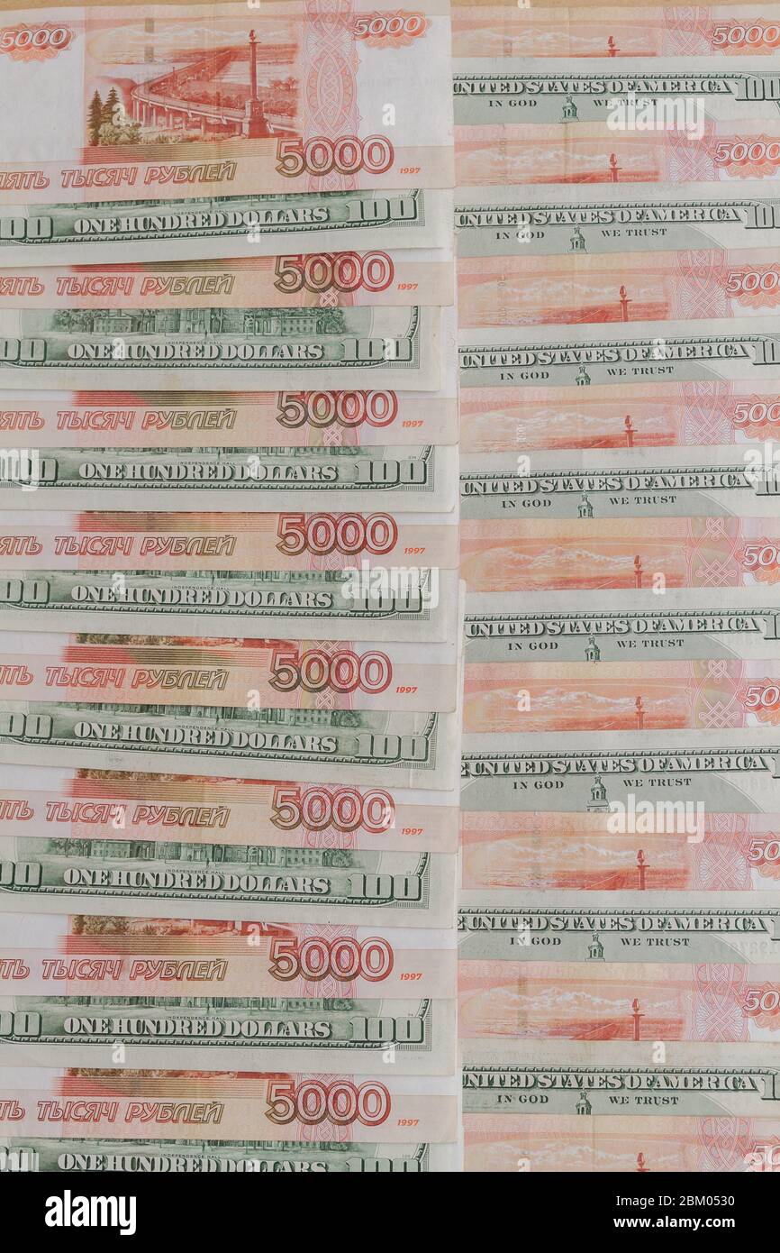 Hundred dollar bills five thousand hi-res stock photography and images ...