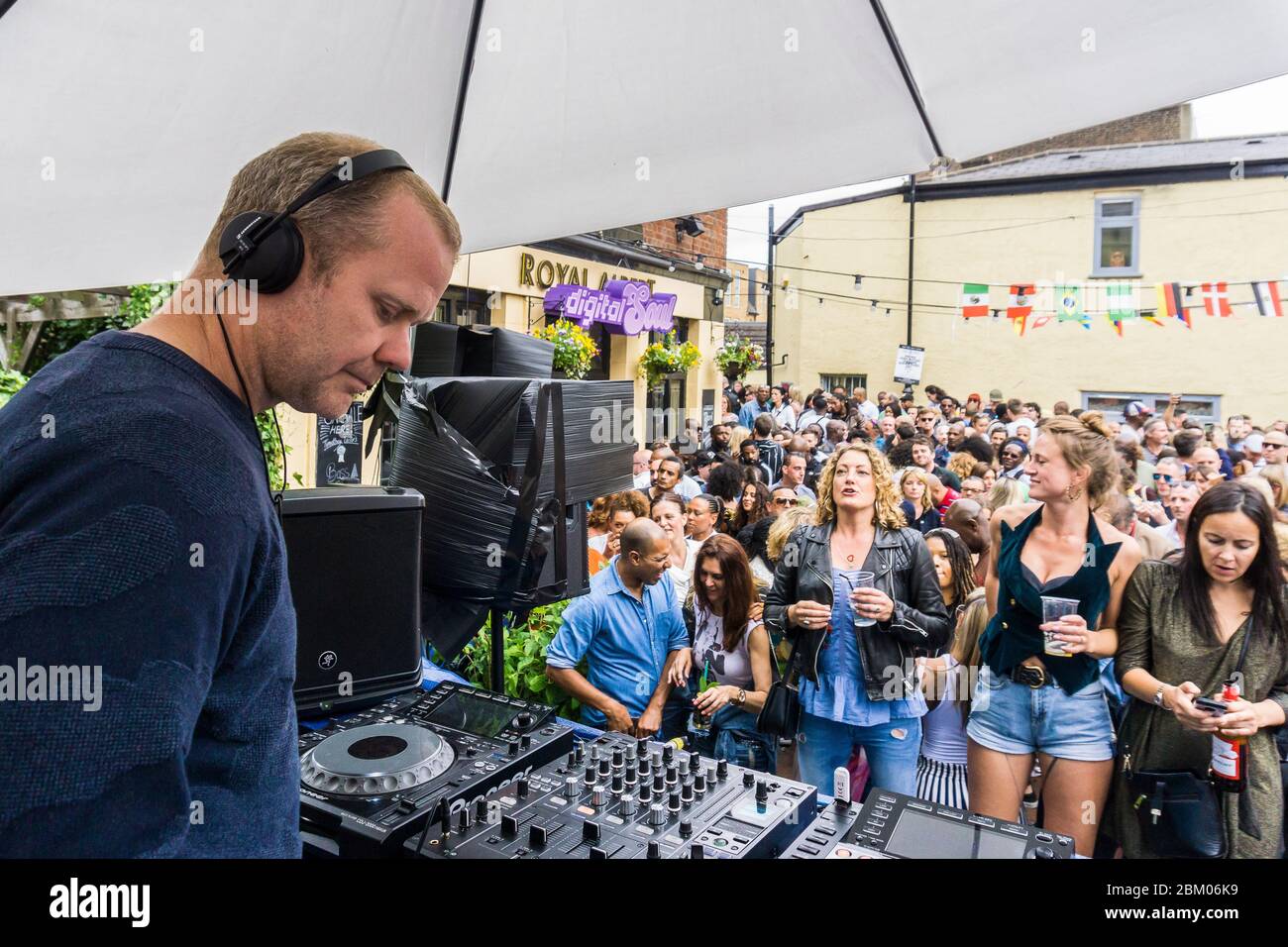 Rave party hi-res stock photography and images - Alamy