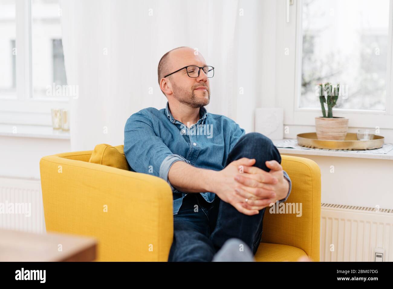 Clasping her knee hi-res stock photography and images - Alamy