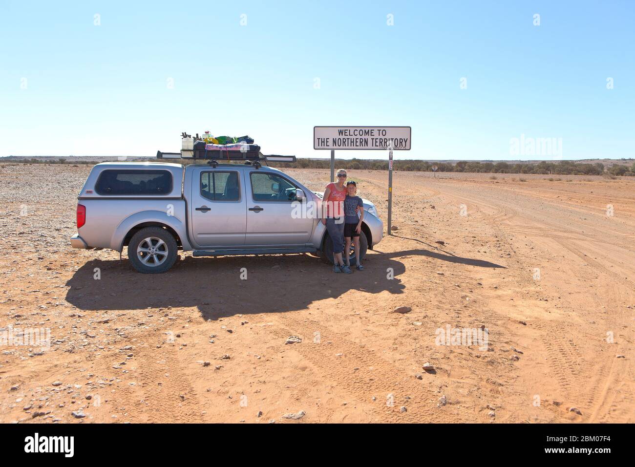Outback travellers at the Northern Territory border crossing on the Mt ...