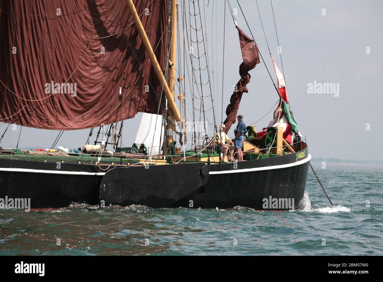 Lighter barge hi-res stock photography and images - Alamy