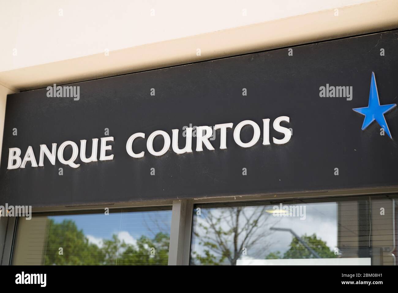 Banque Courtois Logo