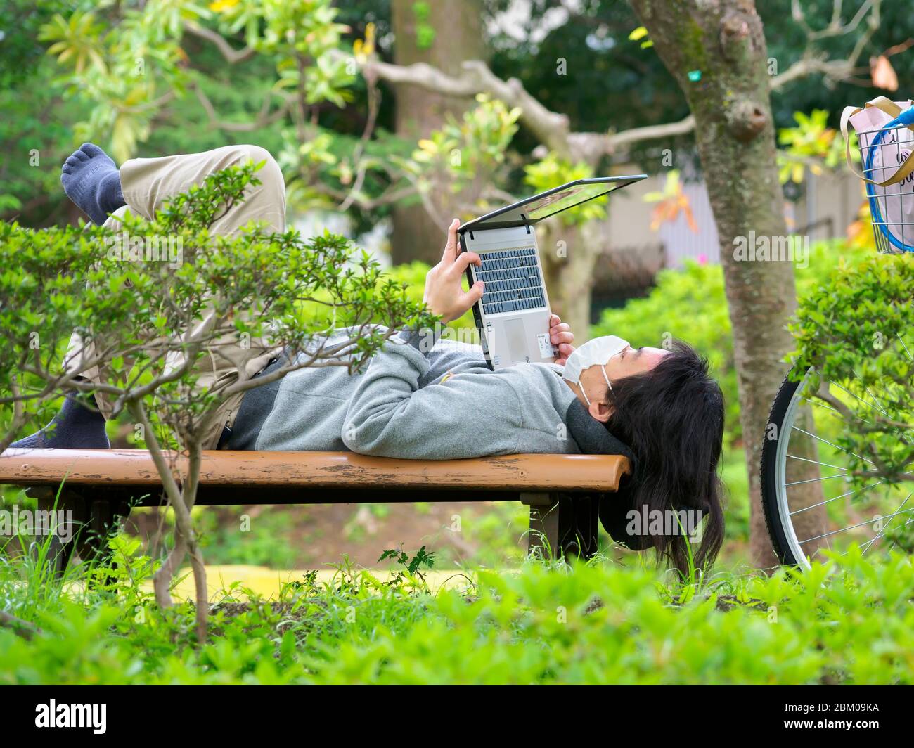 Working on computer outside hi-res stock photography and images - Alamy